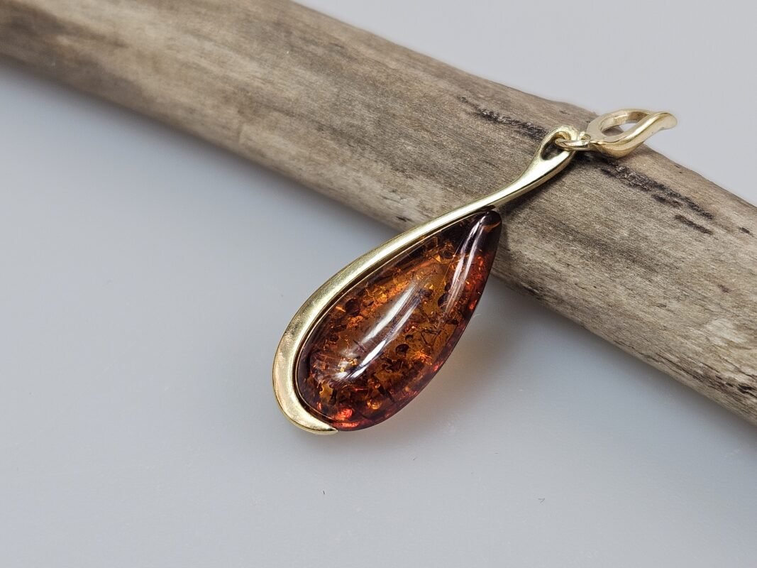 Gold real gemstone amber pendant necklace - amberlithuania.com