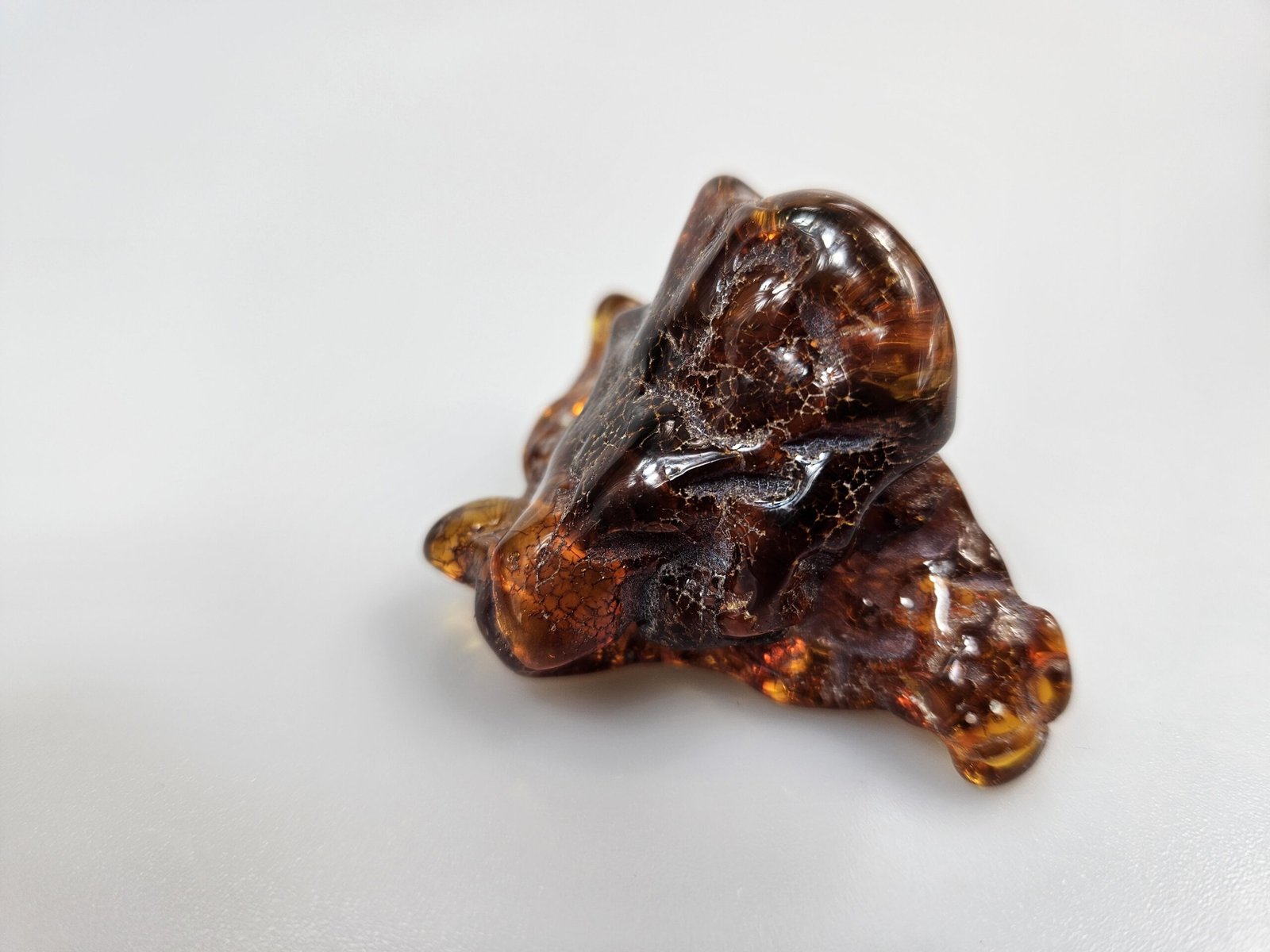Raw amber stone - amberlithuania.com